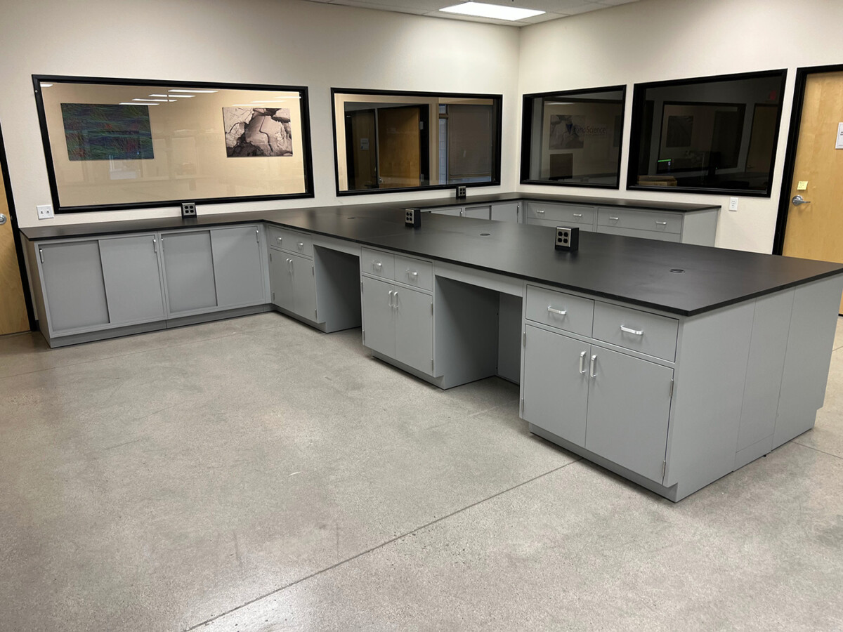 Epoxy Countertops - Phenolic Resin Countertops for Laboratory | ResinTops